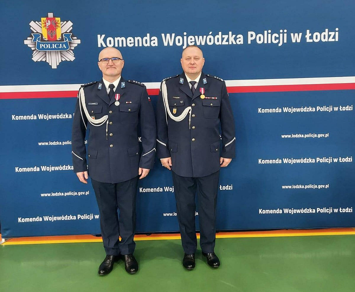 Komendant Powiatowy Policji w Sieradzu inspektor Piotr Bielewski oraz I Zastępca Komendanta ...